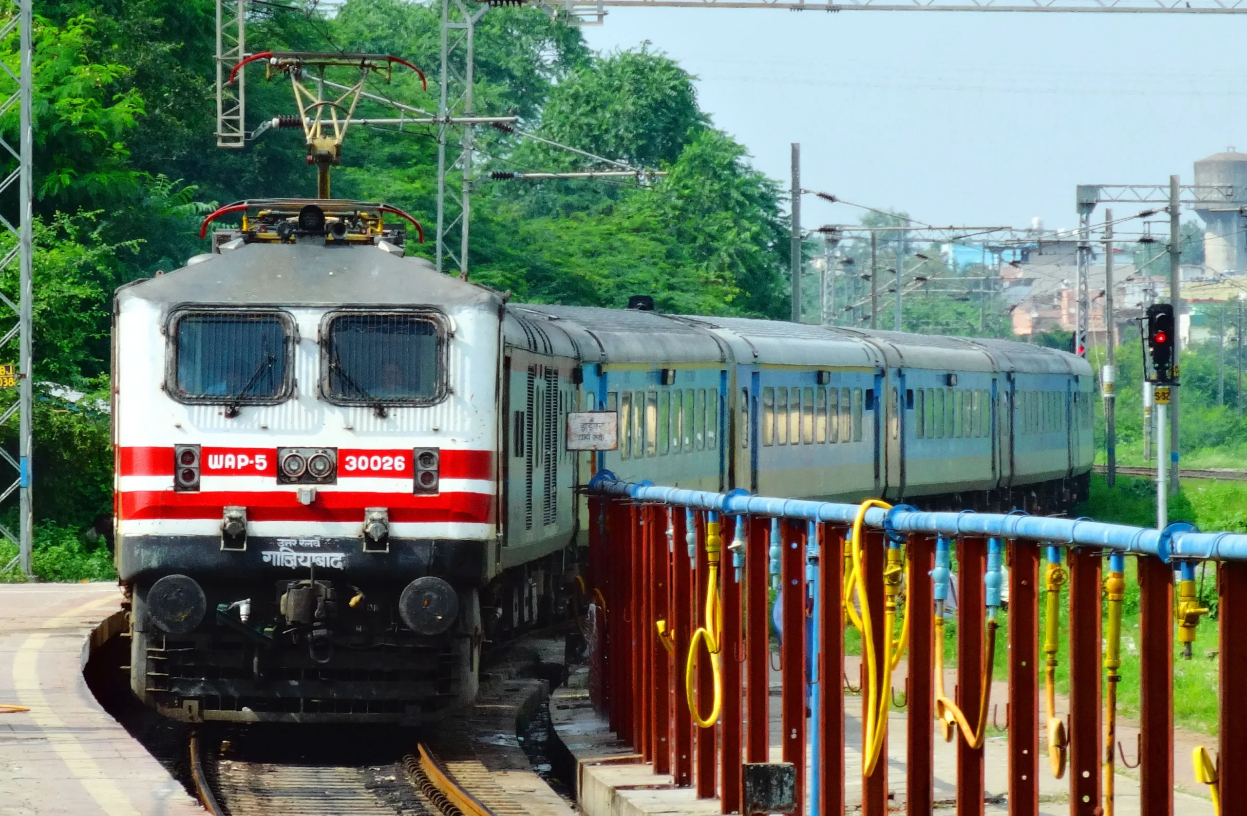Exploring High-Speed Trains in India: From Vande Bharat to Gatiman Express